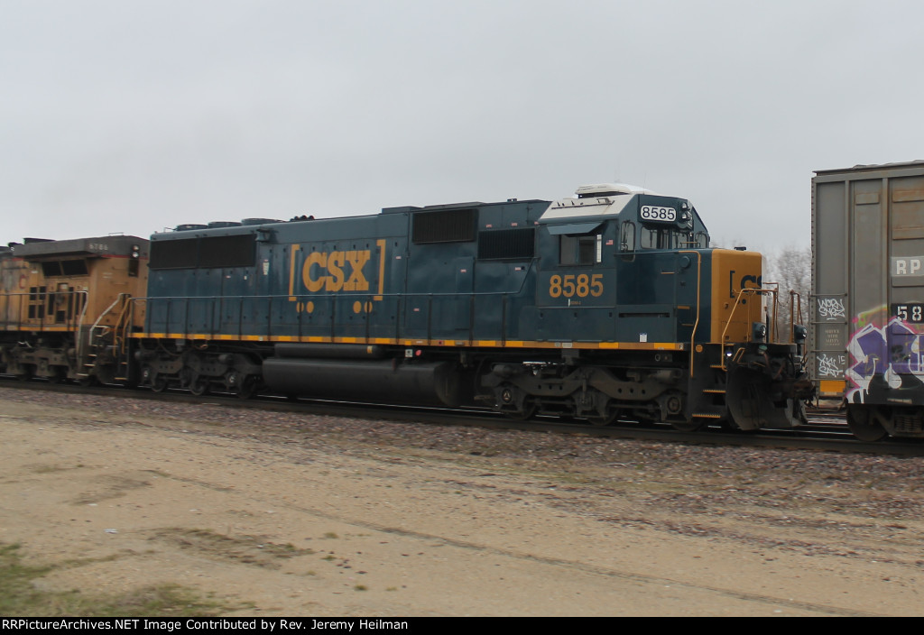 CSX 8585 (2)